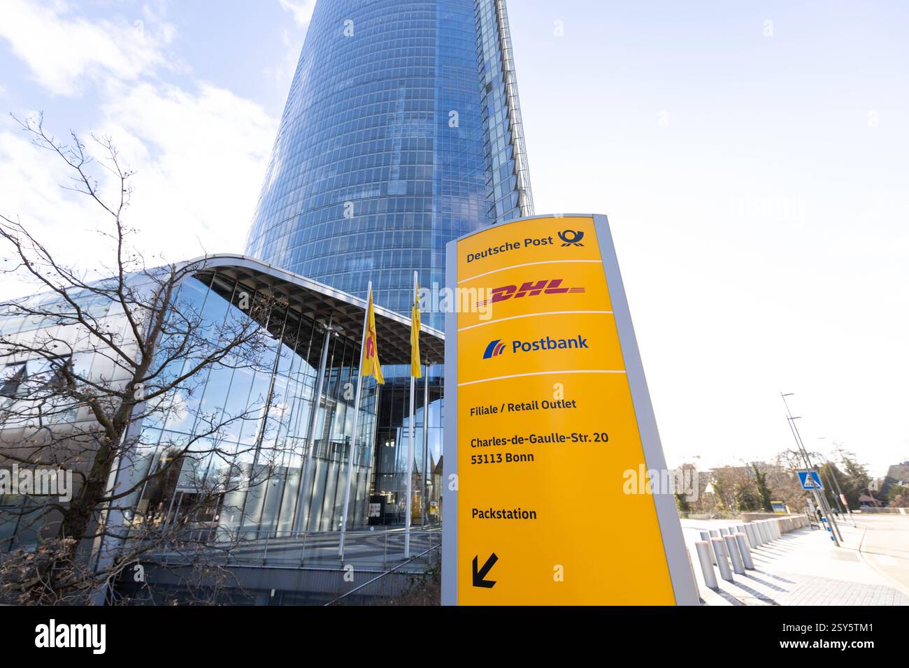 Konzernzentrale der Deutsche Post AG DHL Group in Bonn, Hauptsitz der ...