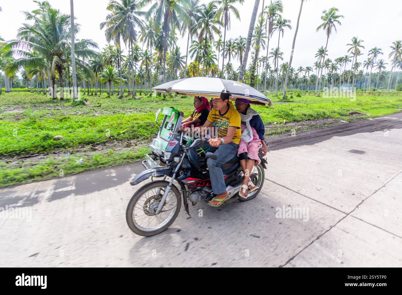 Tricycle roadside hi-res stock photography and images - Alamy