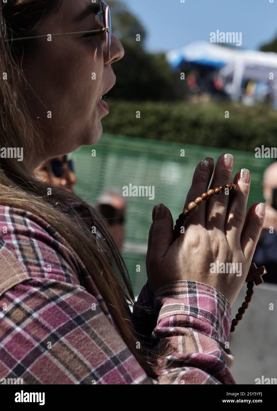 February 27, 2025 - Rome, Italy. Pilgrims from Mexico pray and sing ...