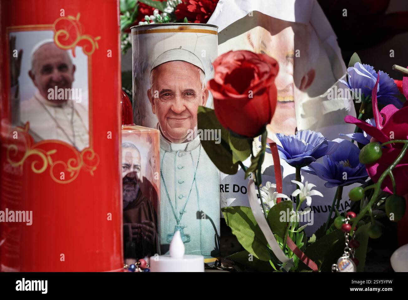 February 27, 2025 - Rome, Italy. Pilgrims from Mexico pray and sing ...