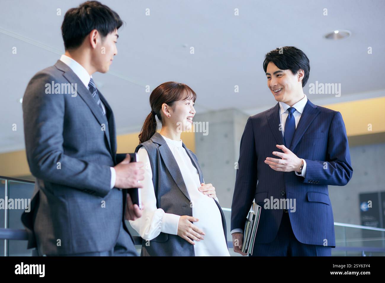 Japanese Business People Talking In An Office Stock Photo - Alamy