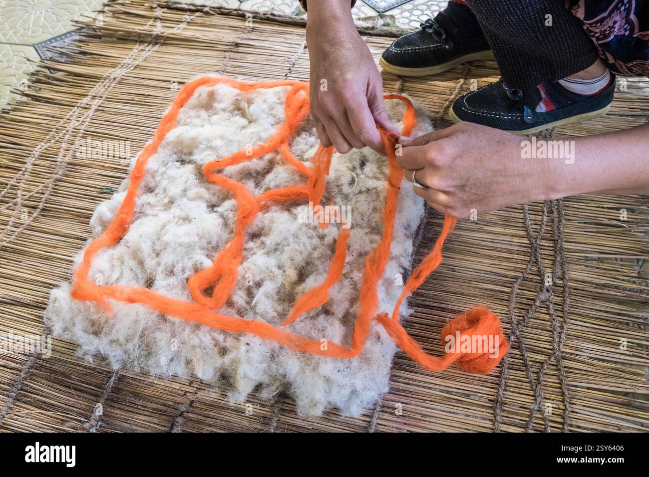 Kyrgyzstan. Kochkor. handcrafted wool processing Stock Photo - Alamy