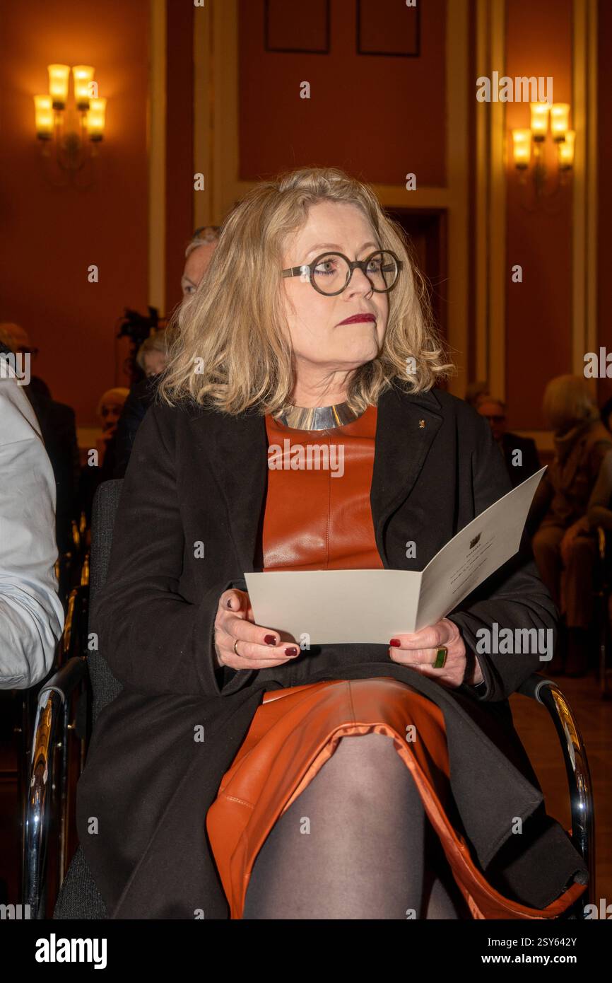 Senatorin Ute Bonde bei der Verleihung der Würde einer Ehrenbürgerin ...