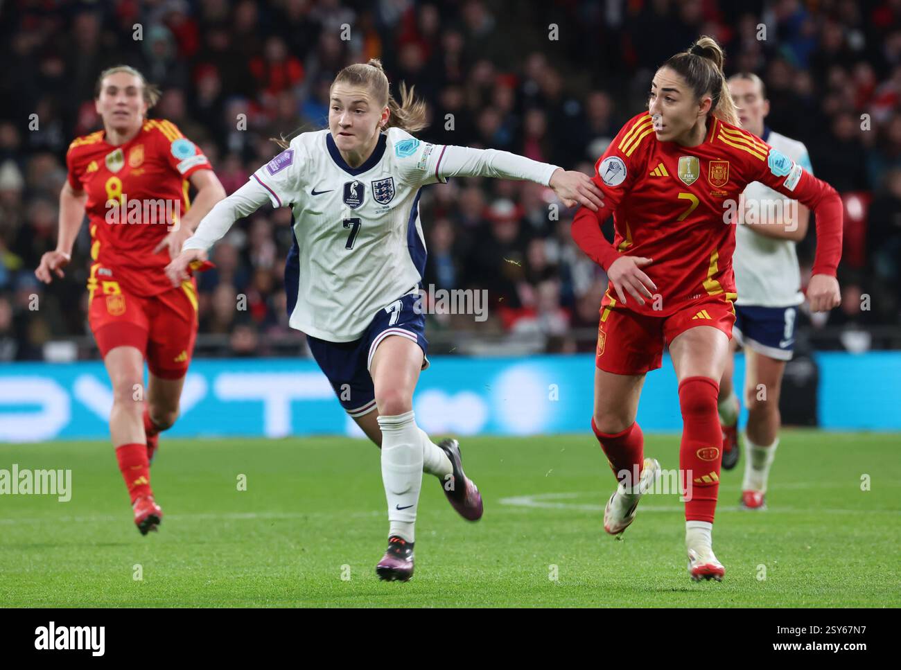 London, UK. 26th Feb, 2025. L-R Jessica Park (Manchester City)of ...