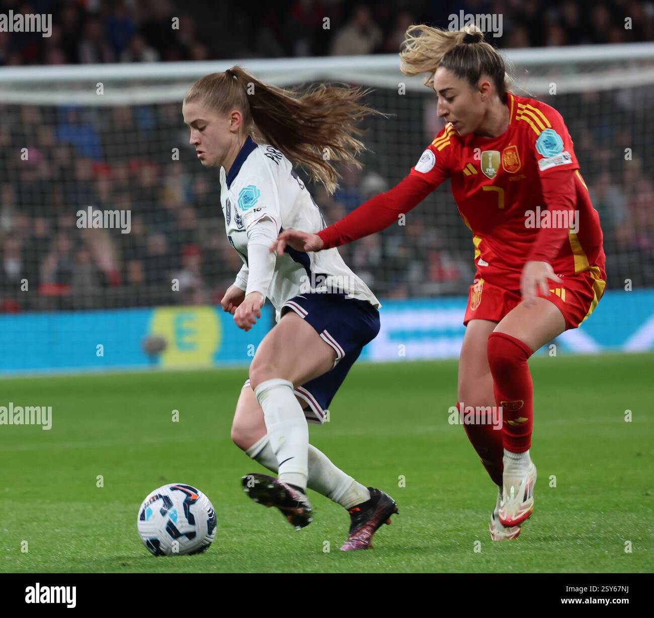 London, UK. 26th Feb, 2025. L-R Jessica Park (Manchester City)of ...