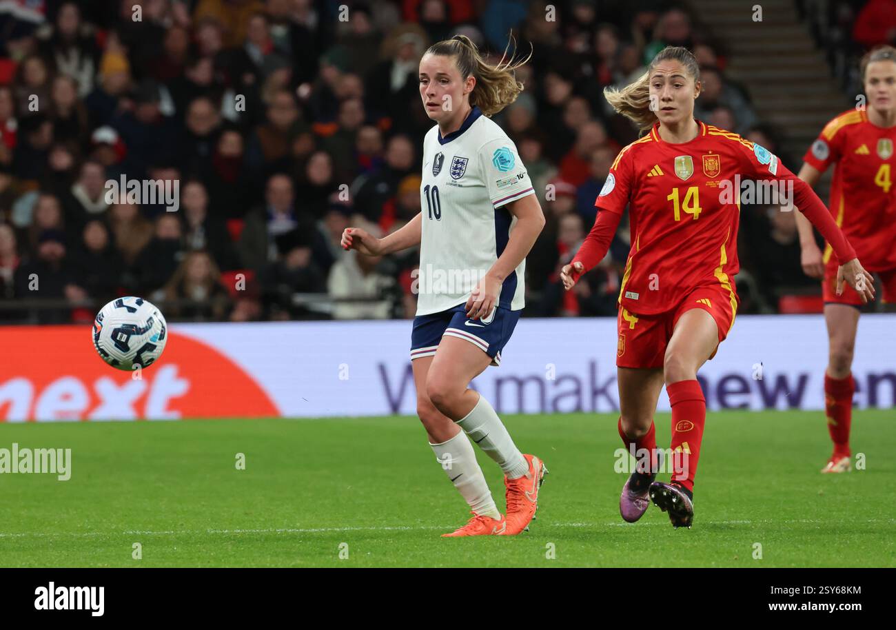 L-R Elle Toone (Manchester United)of England Women and Laia Aleixandri ...