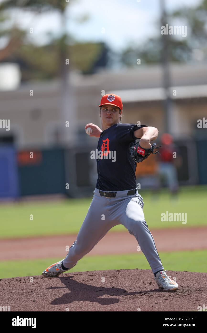 Sarasota FL USA; Detroit Tigers pitcher Jackson Jobe (21) delivers a ...