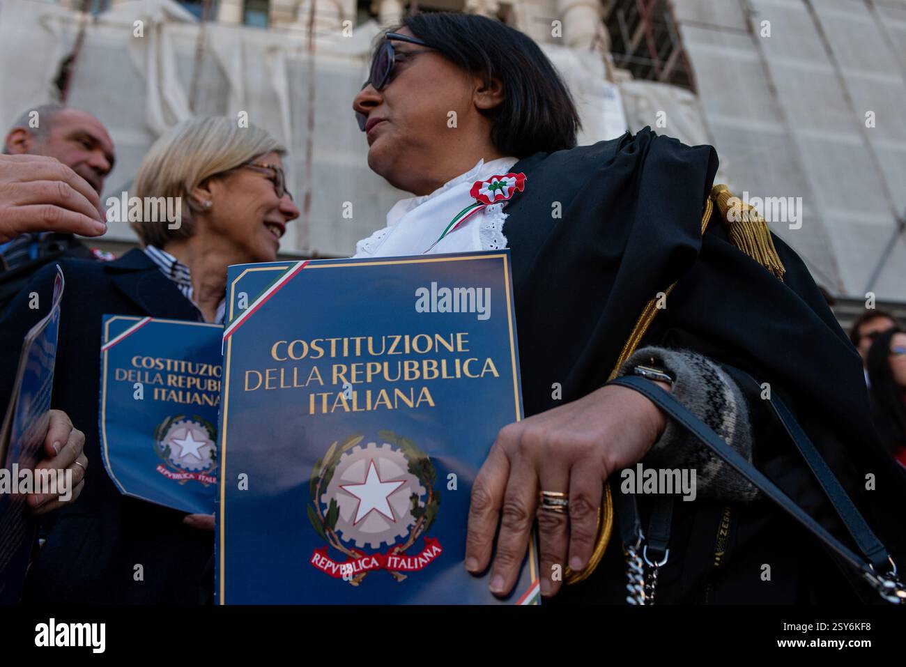 Italian judges protest against justice reform with a flash mob in front ...