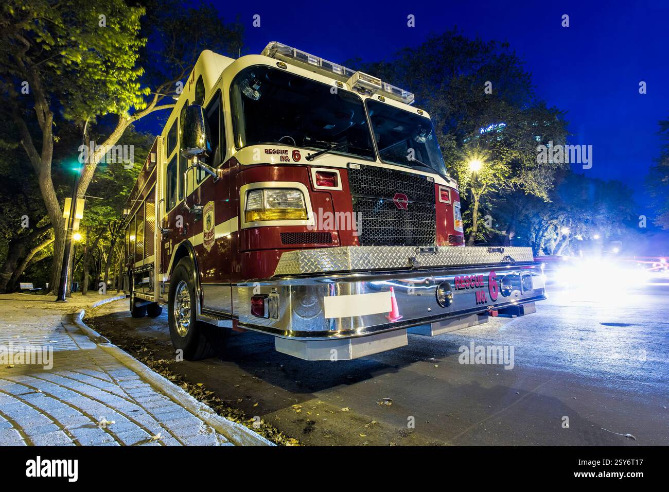 Front side of a firefighter hi-res stock photography and images - Alamy