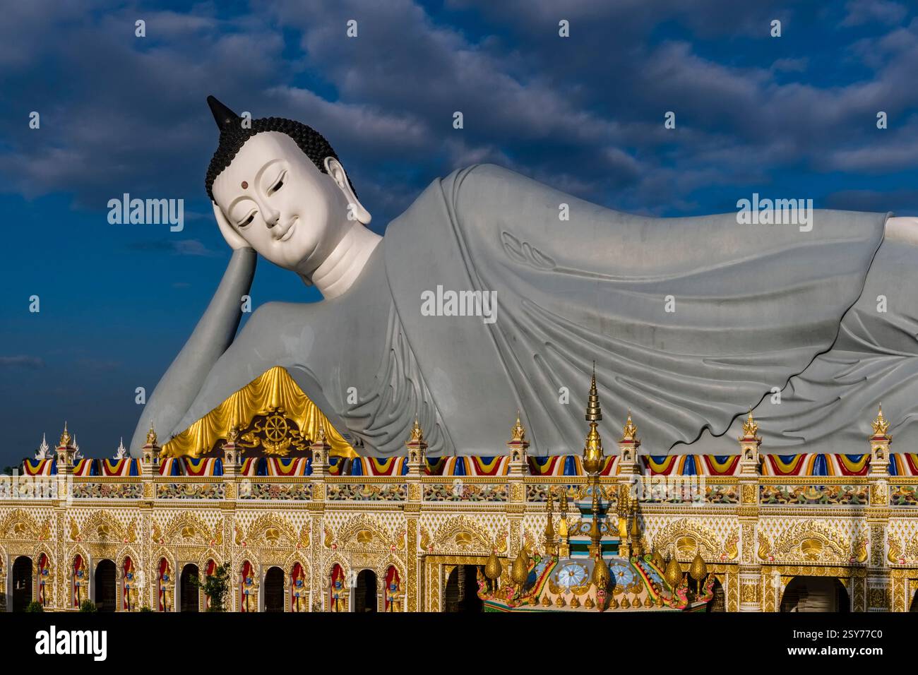 The 63 metre long statue of a reclining Buddha in the Som Rong Pagoda ...