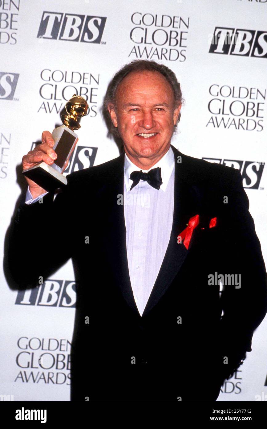 Jan 23, 1993: Beverly Hills, CA, US: Gene Hackman holds his newly won ...
