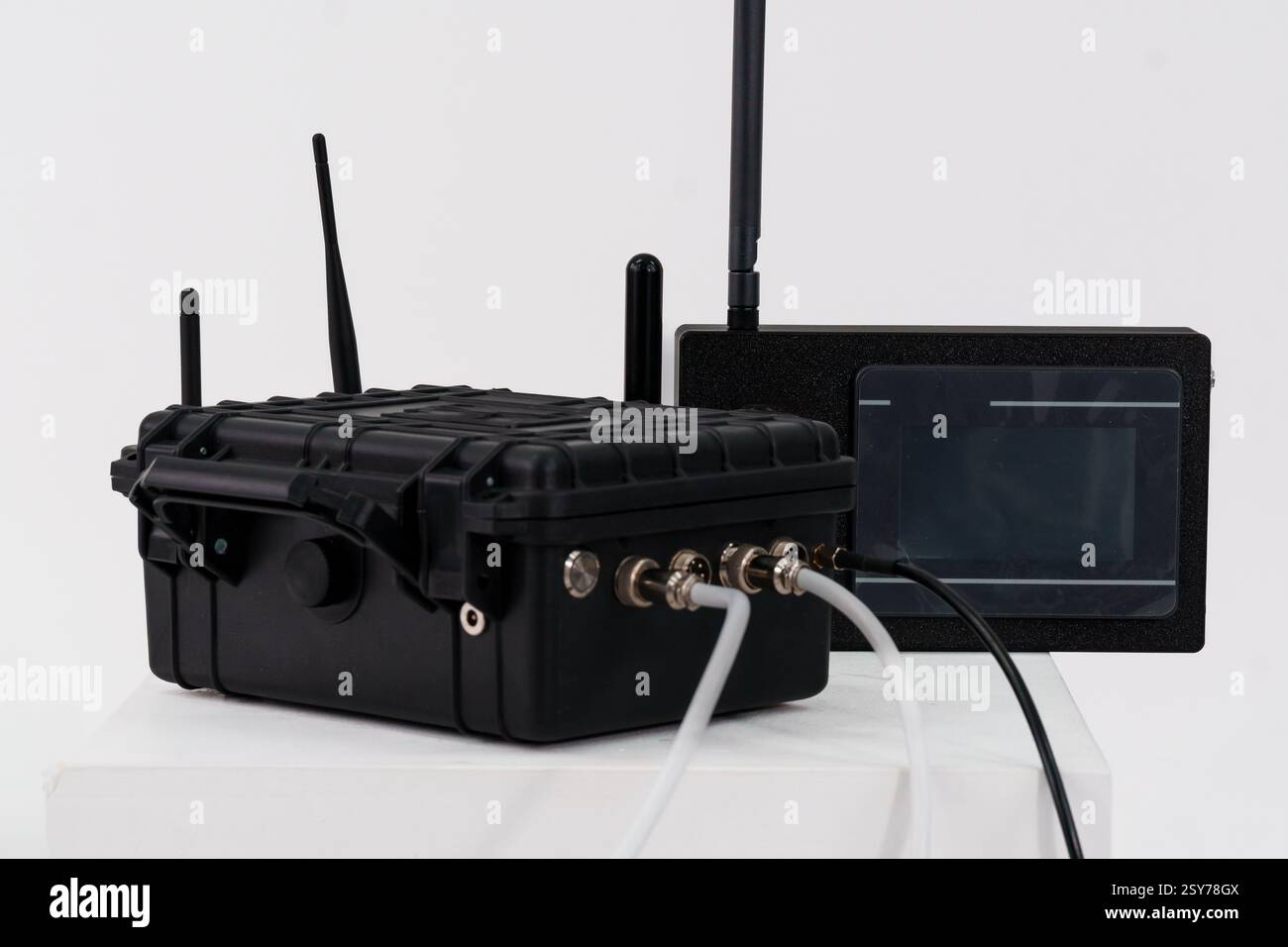 Advanced Portable Electronic Warfare System with Multiple Antennas and ...