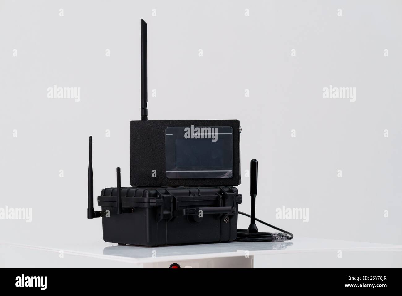 Innovative Portable Electronic Warfare System with Multiple Antennas ...