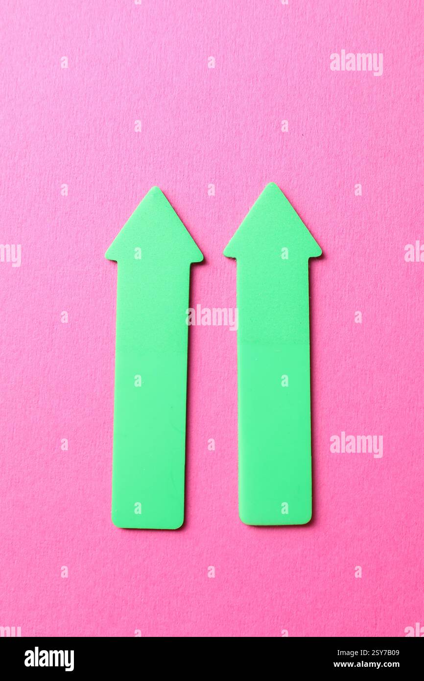 Top view green arrows hi-res stock photography and images - Alamy