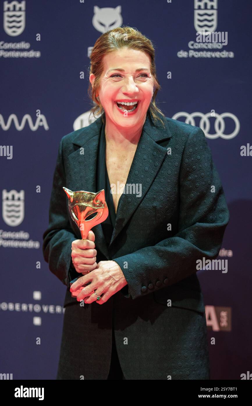 Pontevedra, Spain. 25th January 2025. Emma Vilarasau holds the Feroz ...