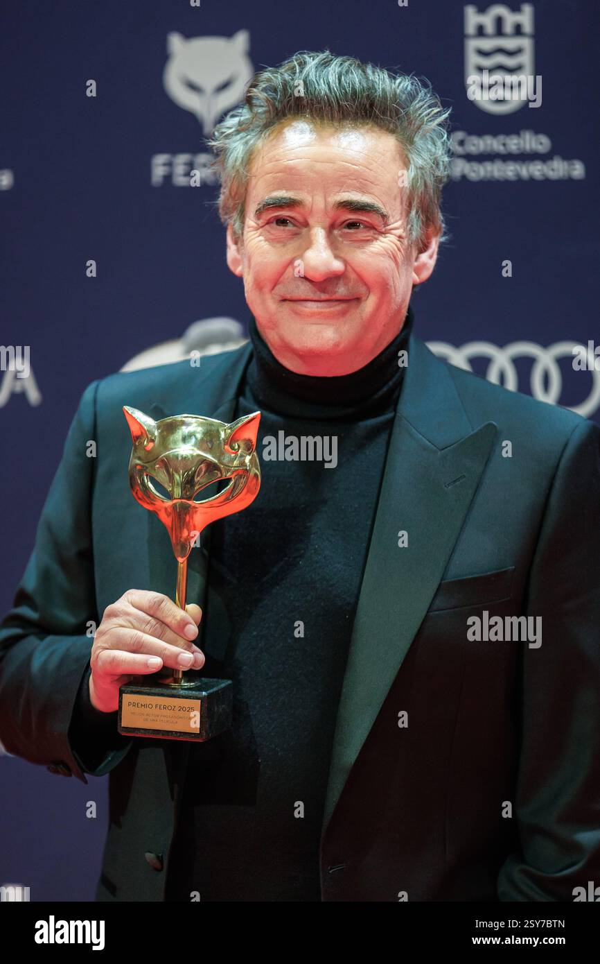 Pontevedra, Spain. 25th January 2025. Eduard Fernández holds the Feroz ...