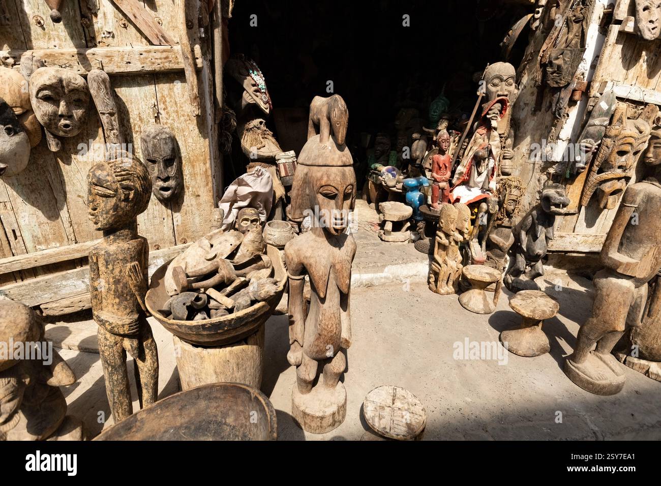 African wooden masks hi-res stock photography and images - Alamy