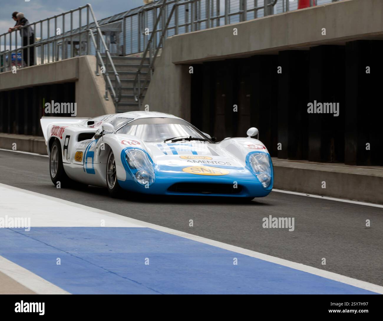 Leo Voyazides & Simon Hadfield qualifying their Blue and White, 1968 ...