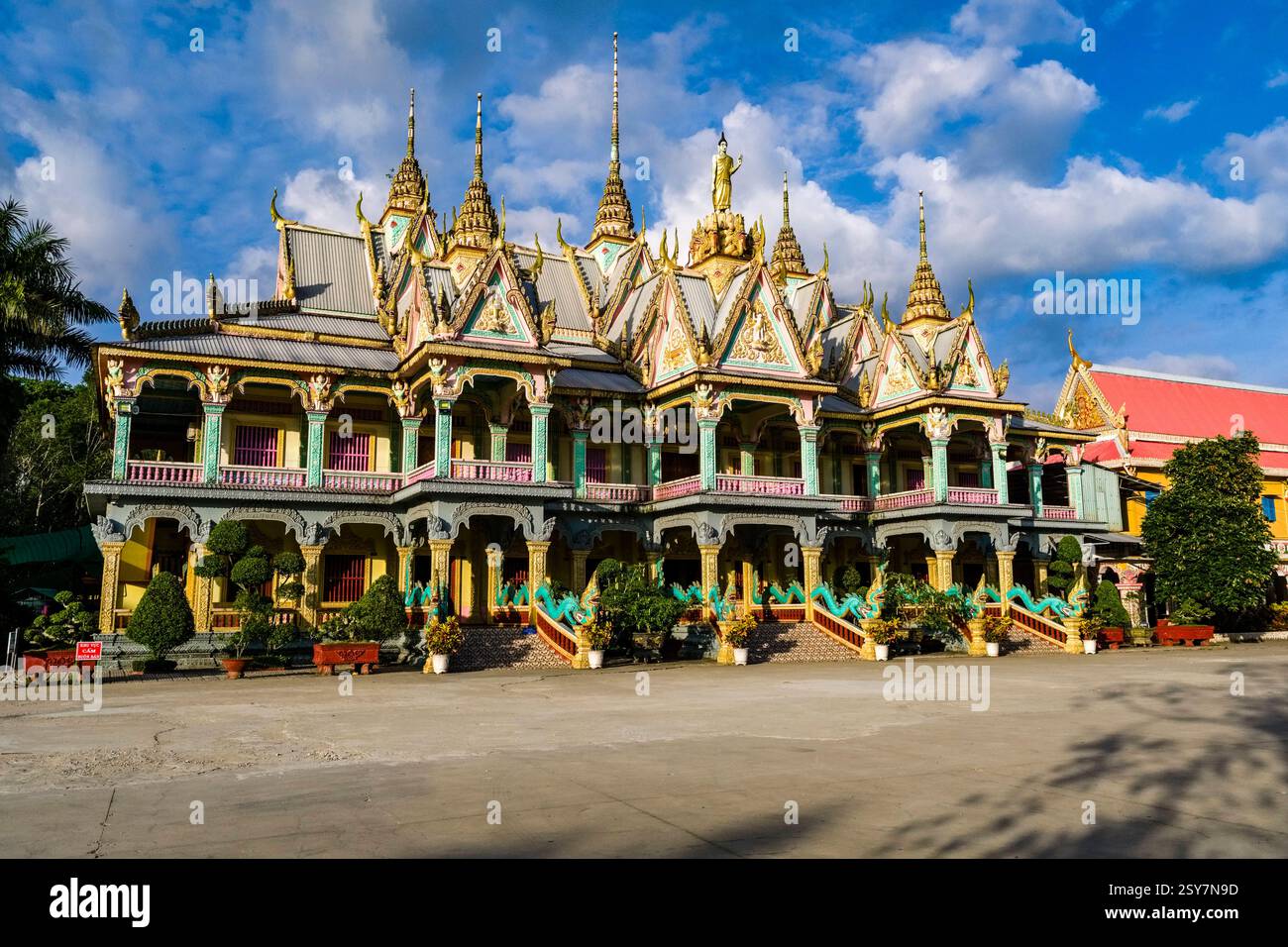 The artful building of the Som Rong Pagoda, Chùa Som Rong, a famous ...