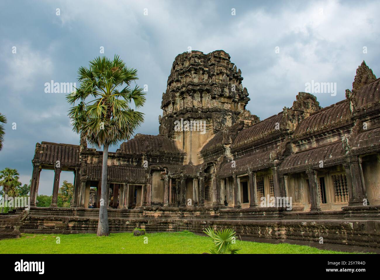 Exploring the Bayon temples at the archaeological sites in Cambodia ...