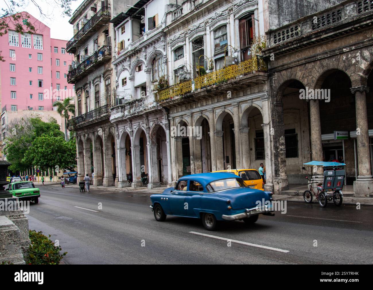 Old vintage American 1950s cars on the street of Havana, Cuba Stock ...
