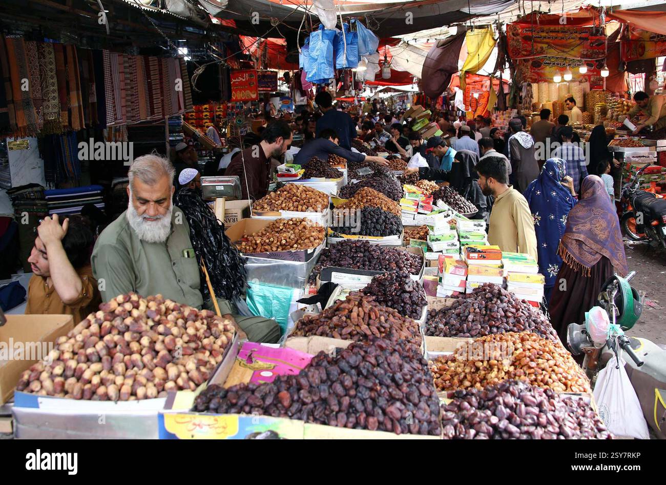 Dates are being selling on roadside stall as a demand of Dates increase ...