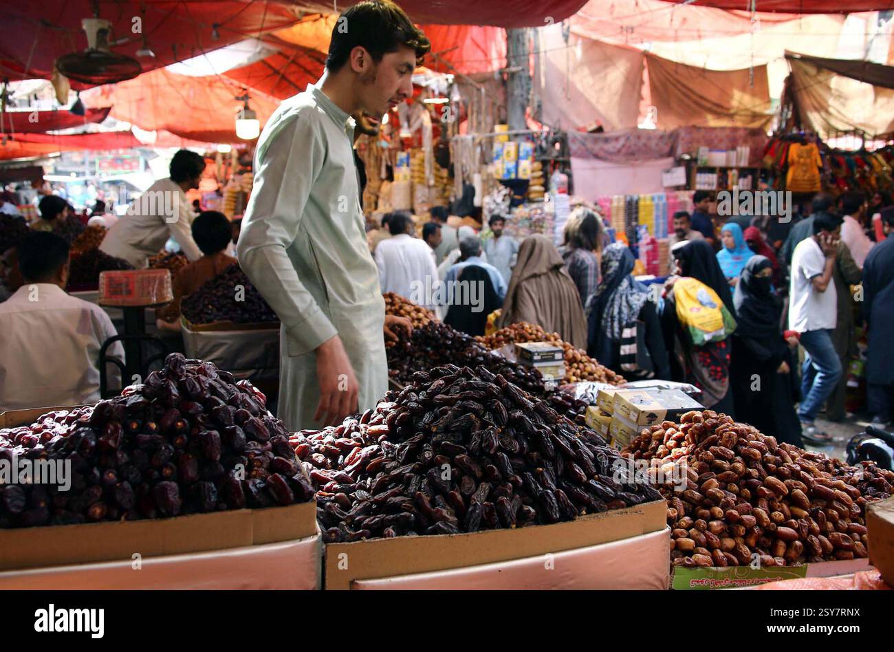 Dates are being selling on roadside stall as a demand of Dates increase ...