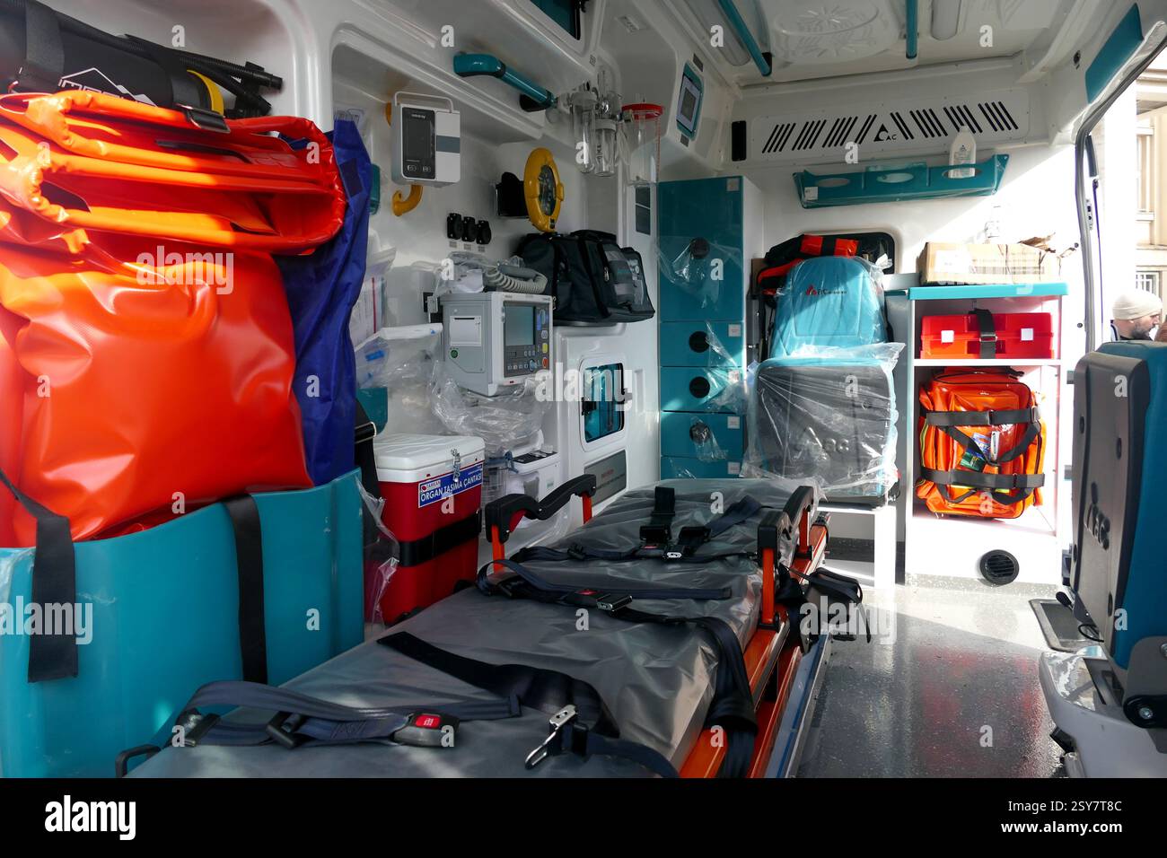 Inside the new reanimobile handed over to the regional emergency ...