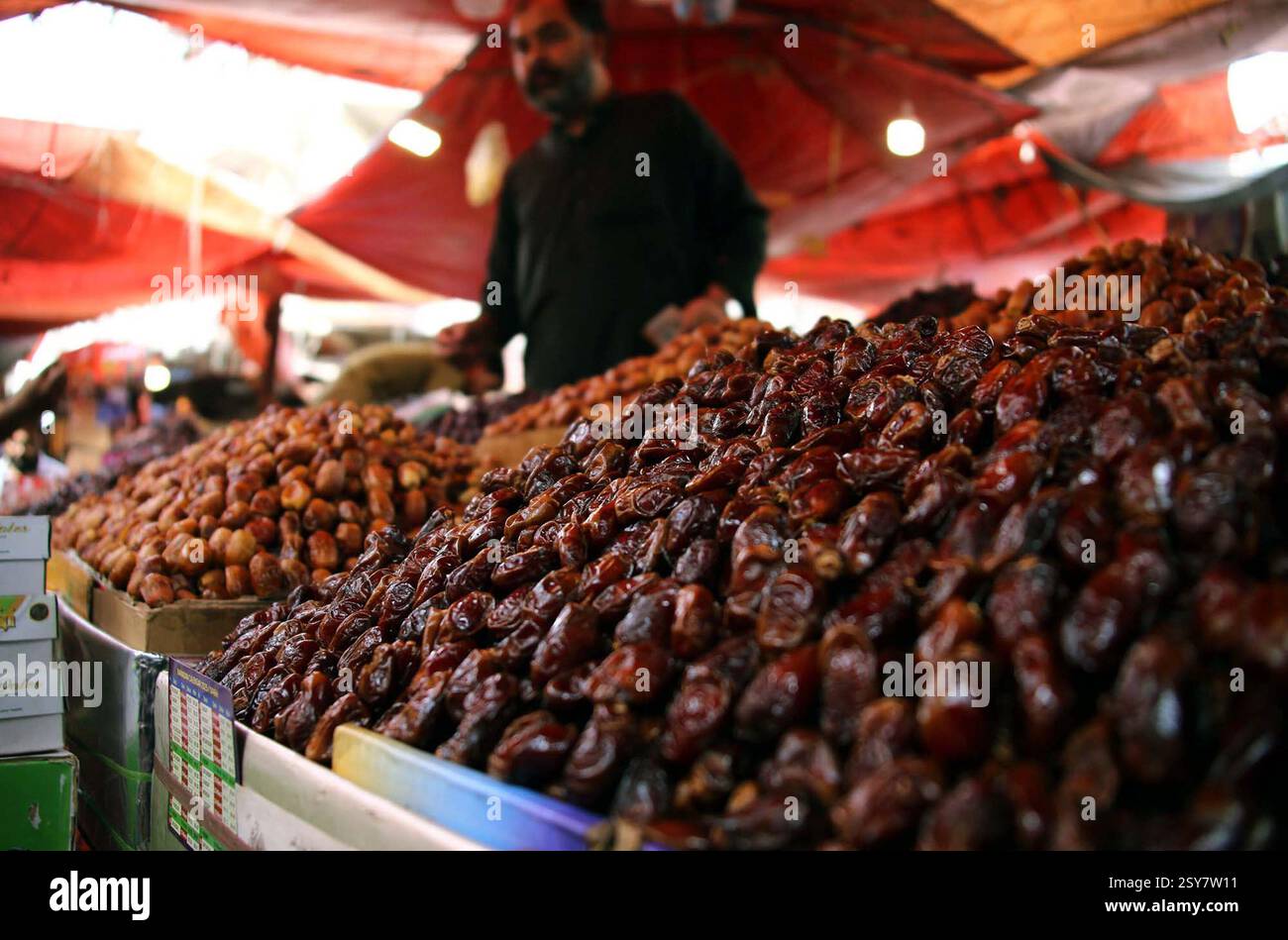 Dates are being selling on roadside stall as a demand of Dates increase ...
