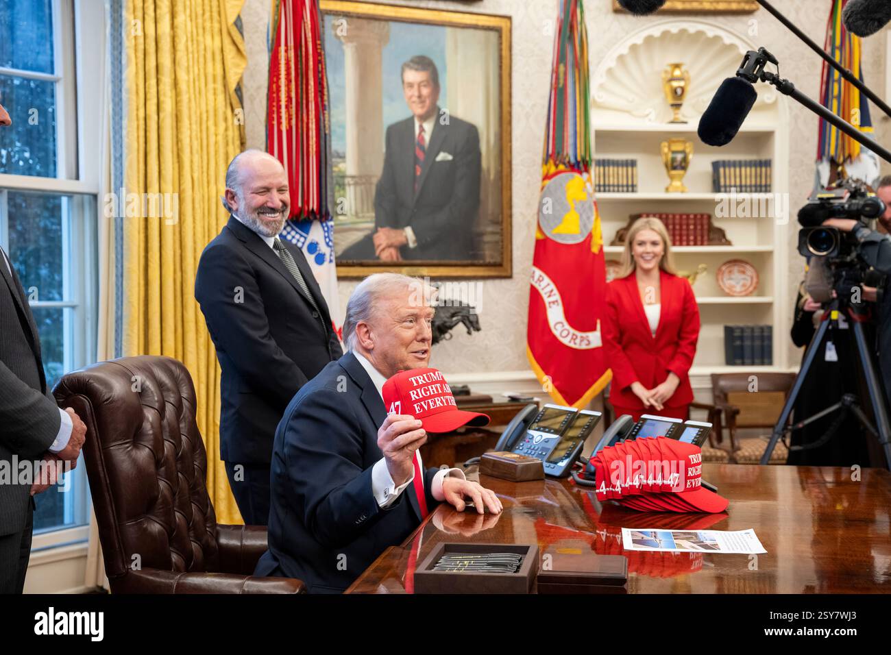 President Donald Trump signs executive orders in the Oval Office ...