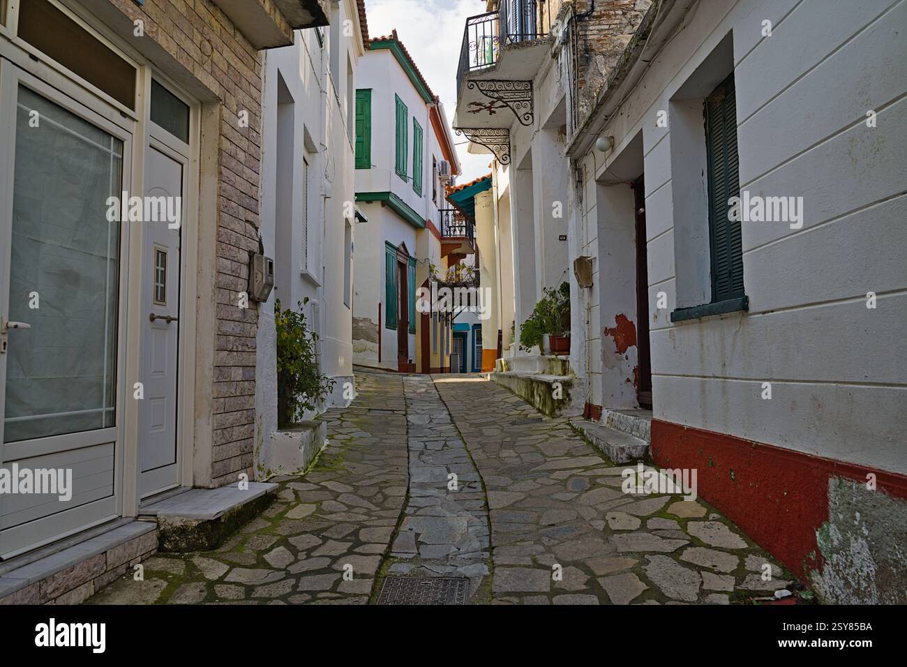 Random street in the town Vourliotes Stock Photo - Alamy