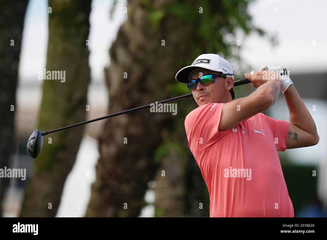 Rickie Fowler tees off on the 18th hole during the first round of the ...