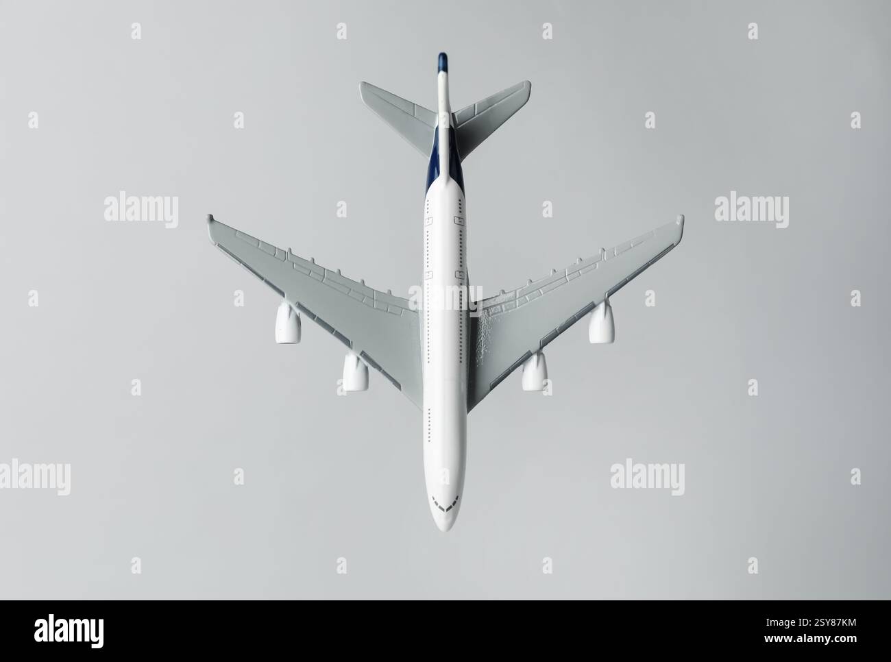 Grey aeroplane wing hi-res stock photography and images - Alamy