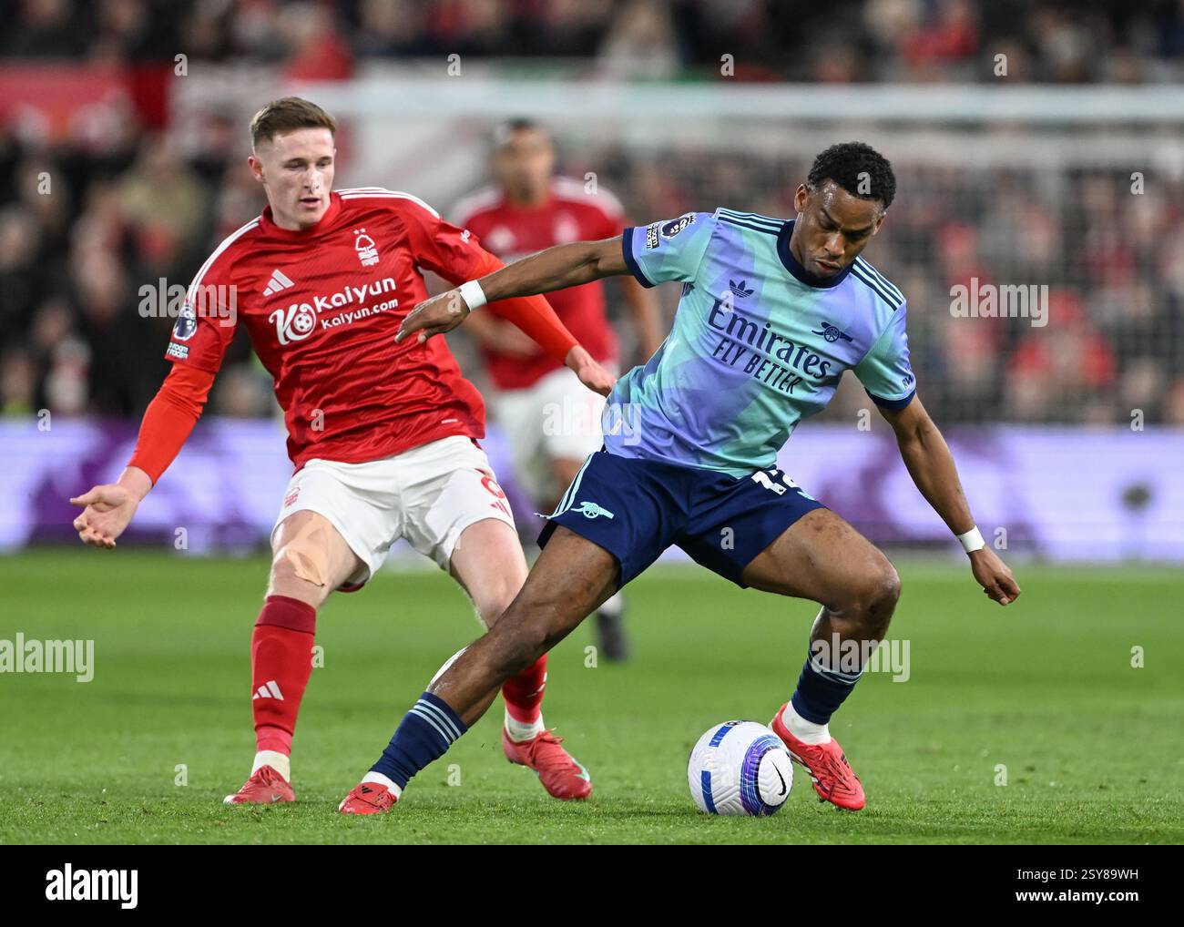 Nottingham, UK. 26th Feb, 2025. Jurrien Timber of Arsenal holds off ...