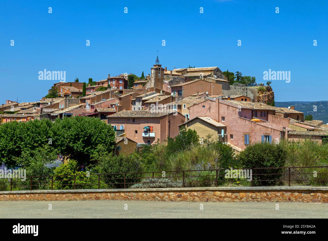 The village of Roussillon, one of the most beautiful villages in France ...