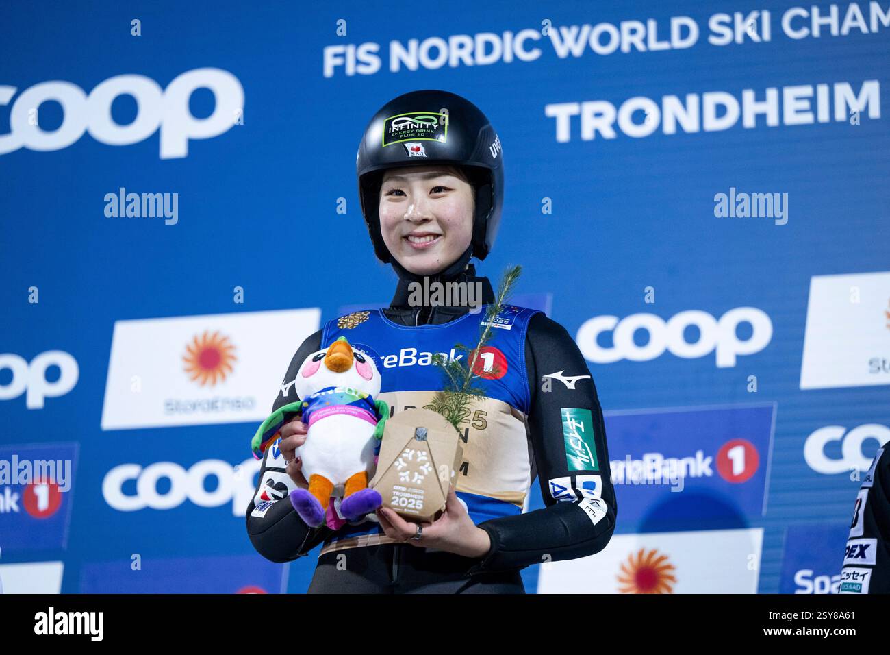 Trondheim, Norwegen. 27th Feb, 2025. KASAI Yuna (Japan) jubelt auf dem ...
