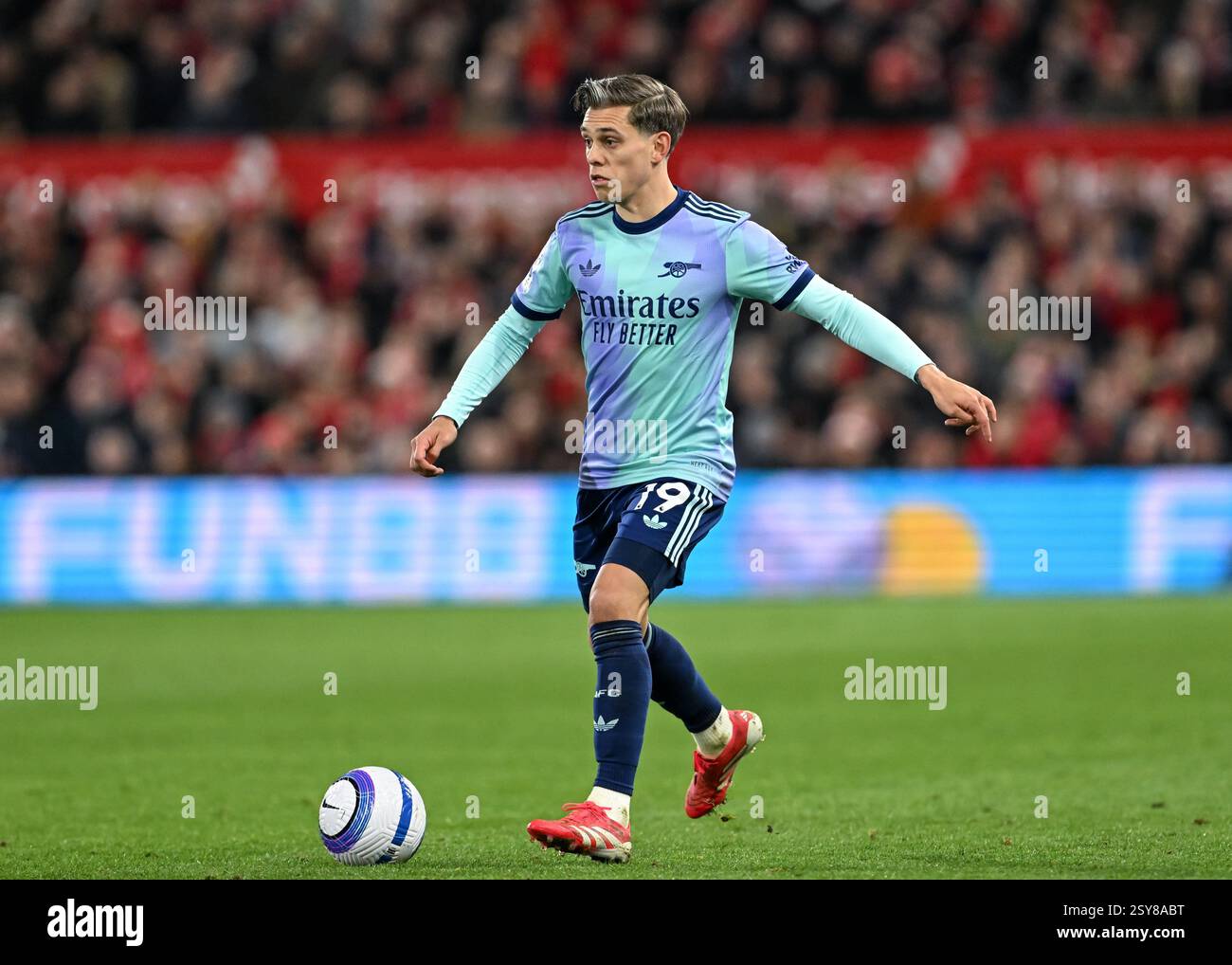 Nottingham, UK. 26th Feb, 2025. Leandro Trossard of Arsenal during the ...