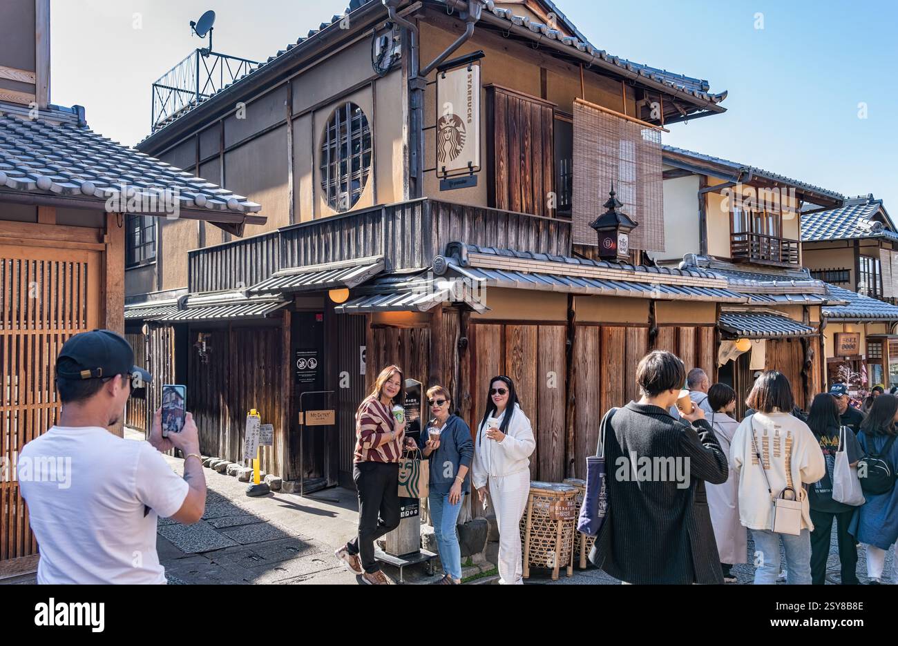 Kyoto, Japan - 05.09.2024: Starbucks Ninenzaka Yasaka coffee located in ...