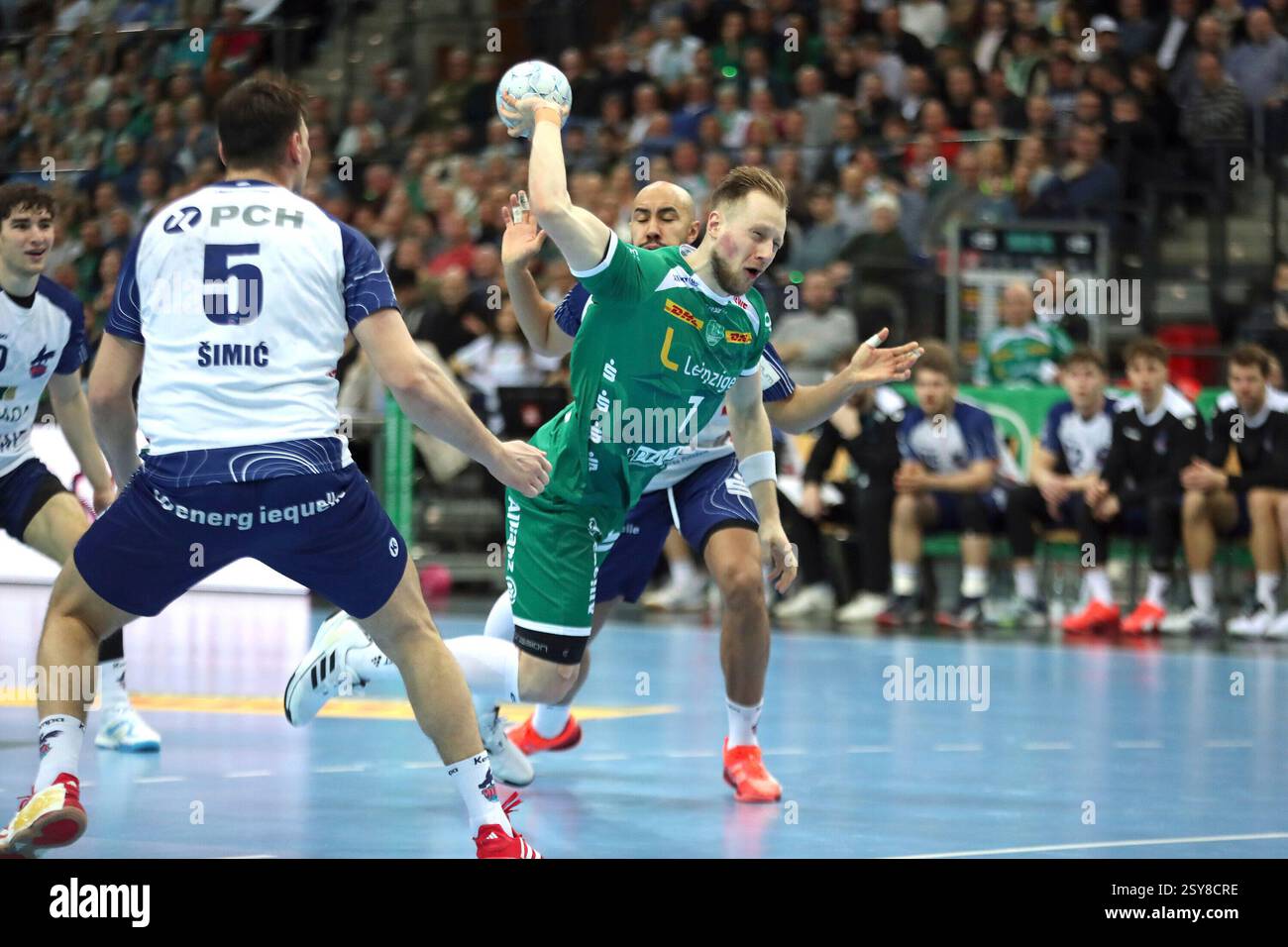 +Luca Witzke (7, SC DHfK Leipzig) beim Wurf. Handball, DAIKIN HBL, 1. Bundesliga, Saison 2024/ ...