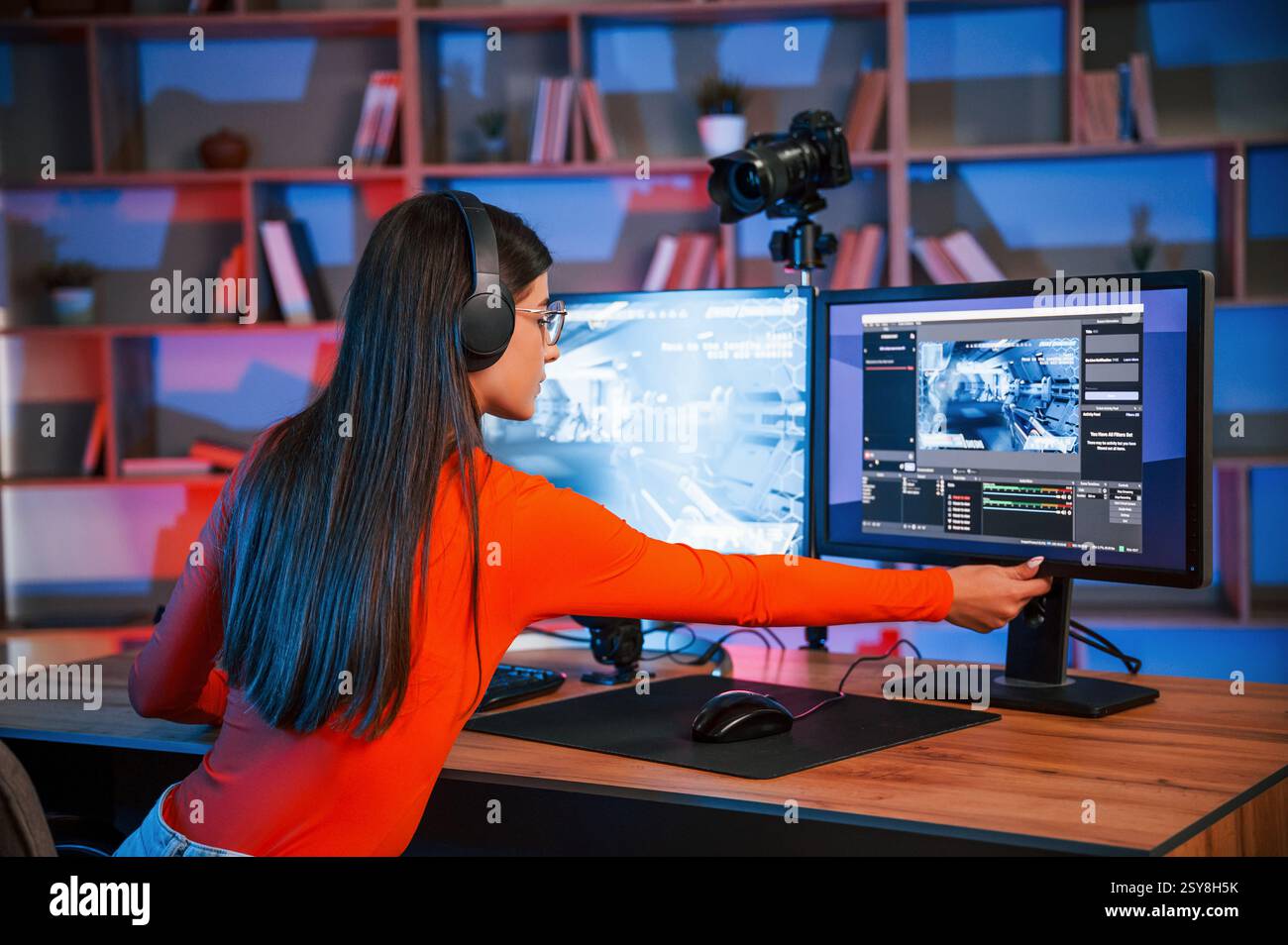 Setting up monitor angle hi-res stock photography and images - Alamy
