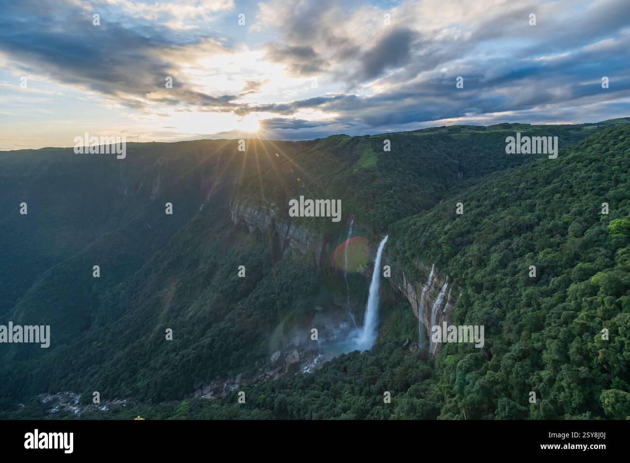 Cherrapunji, Meghalaya - India : Nohkalikai Waterfalls is the tallest ...