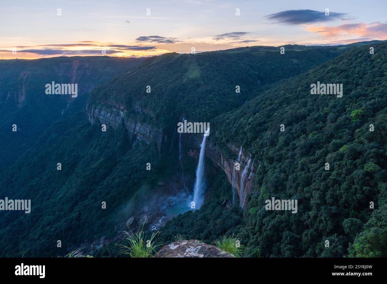Cherrapunji, Meghalaya - India : Nohkalikai Waterfalls is the tallest ...