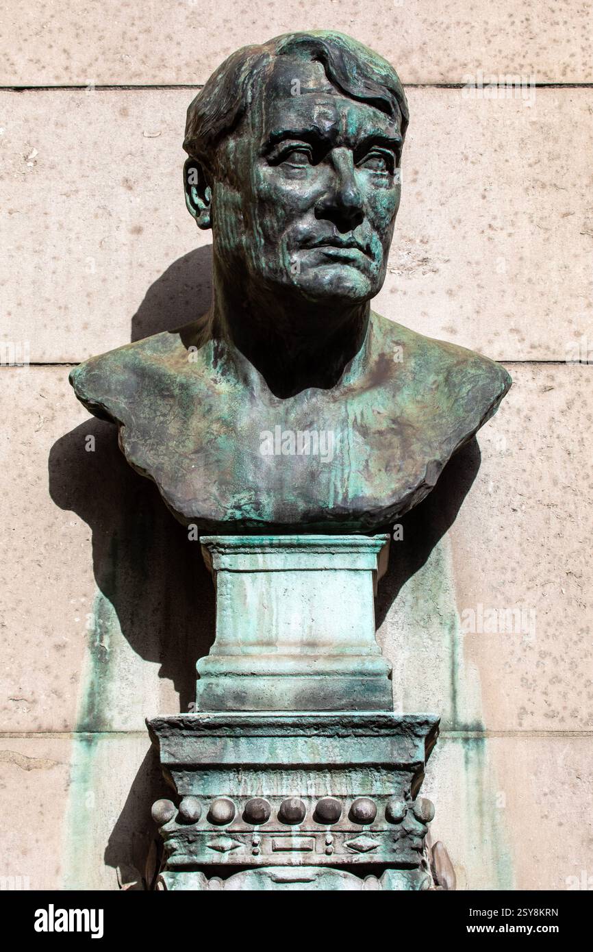 London, UK - March 23rd 2023: Bust of Alfred Lord Northciffe at St ...