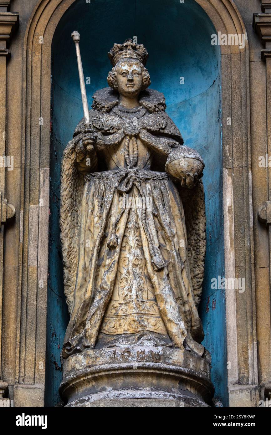 London, UK - March 23rd 2023: Elizabeth I statue, at St. Dunstan in the ...