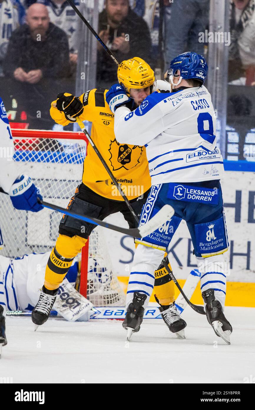 Leksand, Sverige. 27th Feb, 2025. 250227 Skellefteås Martins Dzierkals och Leksands Matt Caito ...