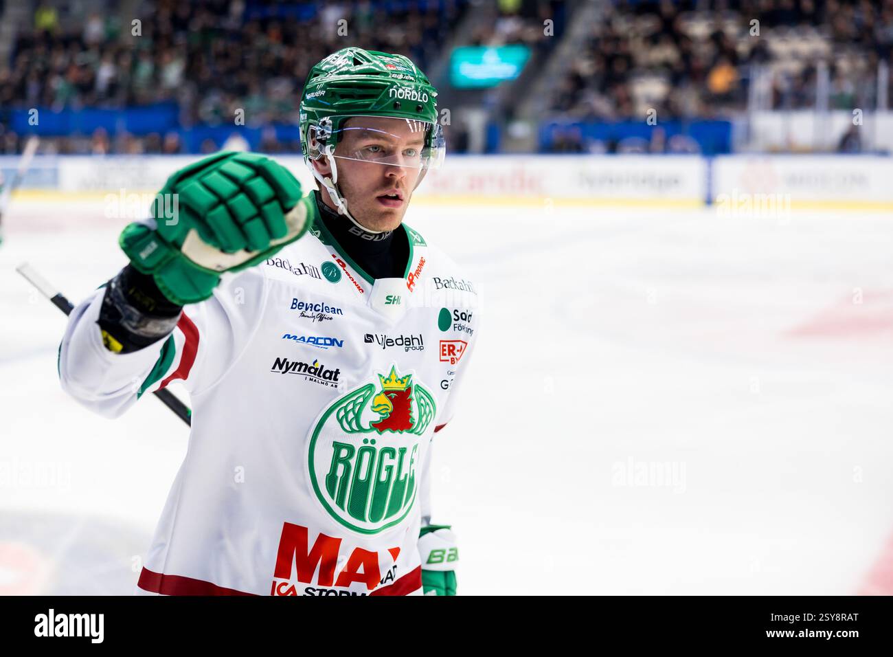 250227 Rögles Filip Johansson jublar efter 2-2 målet under ...