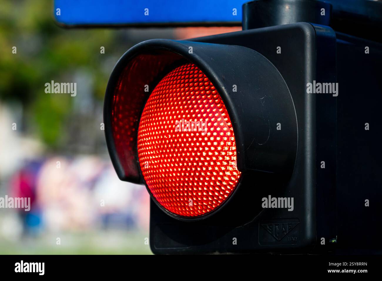 Automated stop light road hi-res stock photography and images - Alamy