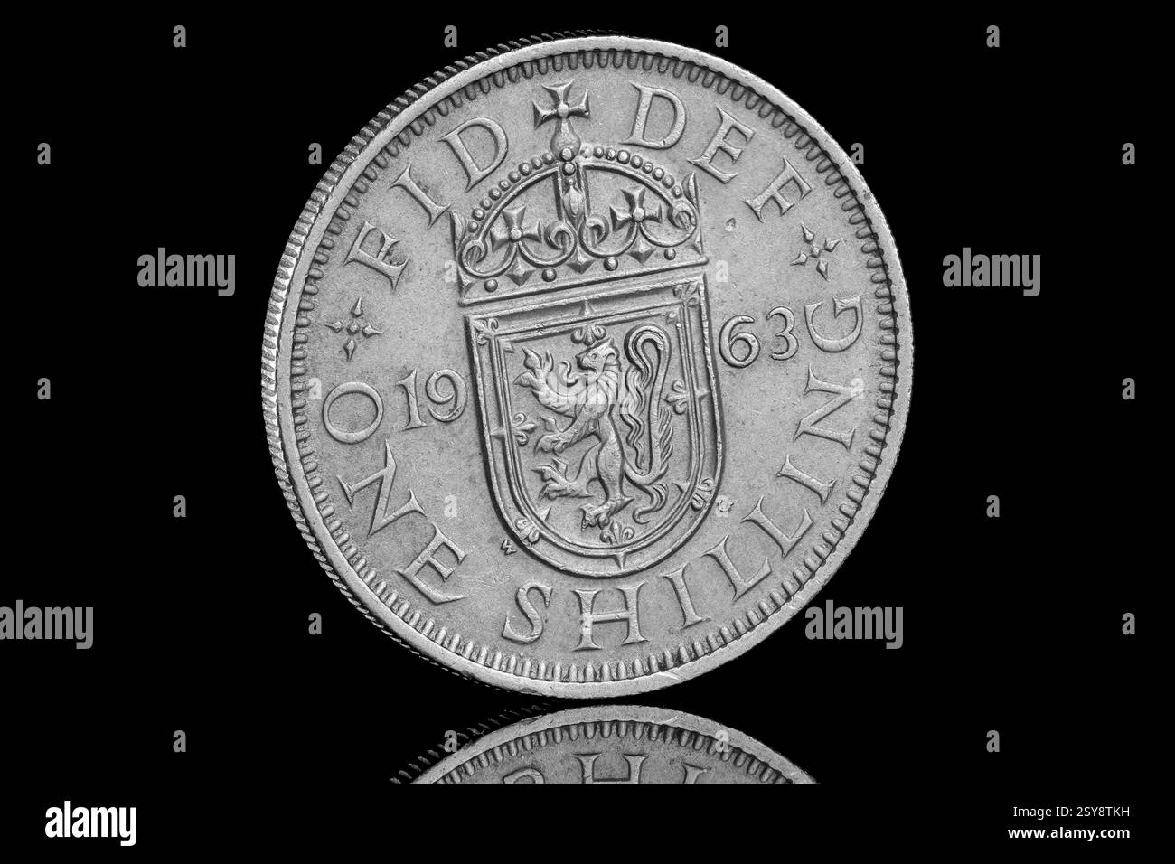 Queen elizabeth ii obverse Black and White Stock Photos & Images - Alamy