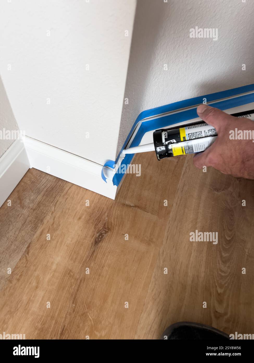 Baseboard sealing hi-res stock photography and images - Alamy