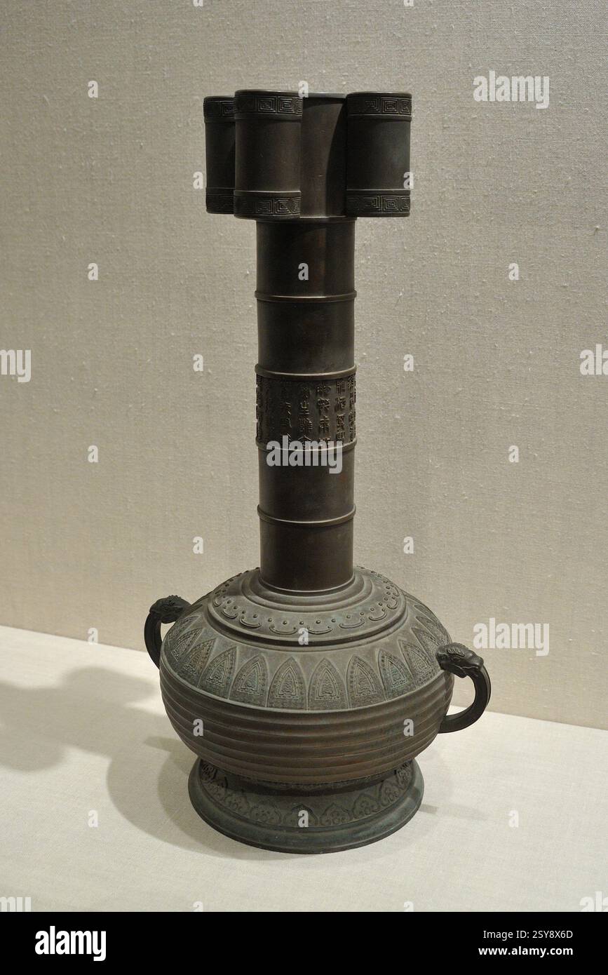 New York, USA. 27th Feb, 2025. Arrow vase, Qing Dynasty 1644-1911, on ...